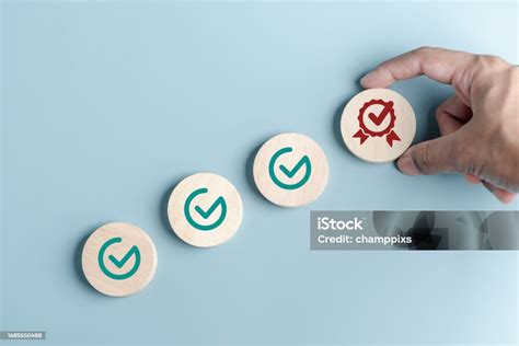 온라인 설문조사 작성 및 디지털 양식 체크리스트 품질 검사 개선 표준화 인증 규정 서비스 및 표준 준수 개념에 대한 스톡 사진 및 기타 이미지 Istock