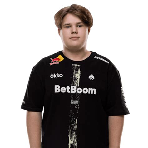 Zweih Cs2 Settings Crosshair Sensitivity And Config 2025 Launch Options Video Mouse And Hardware