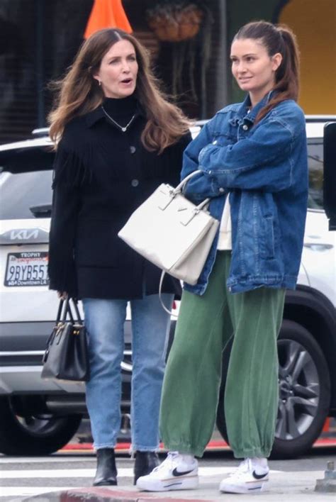 Lauren Parsekian Out With Her Mom Debra Kelly In Los Feliz 03262023