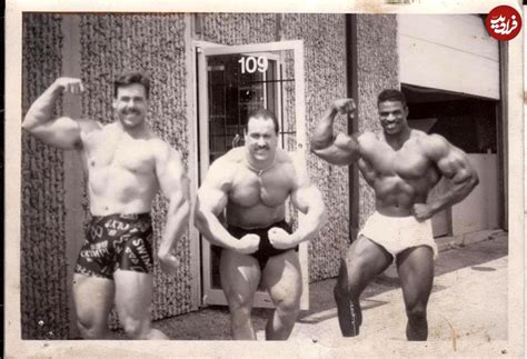 عکس؛ سفر در زمان؛ فیگور رونی کلمن در کنار دو دوست بدنسازش؛ سال 1369