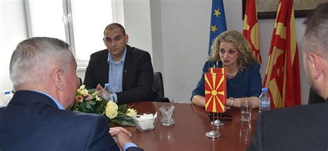 Брацигово Надежда Казакова се срещна с кмета на Кочани Pzdnes Днес новината си ти