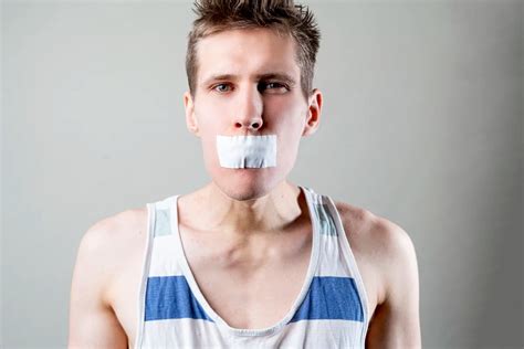 Qué Es El “mouth Taping” El Riesgoso Método De Taparse La Boca Con
