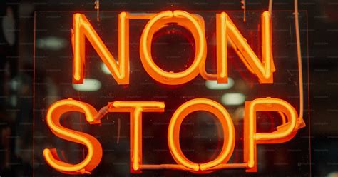 창문에 매달려 논스톱이라고 적힌 네온사인 사진 Unsplash의 상점 표지판 이미지