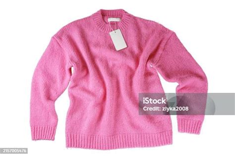 분홍색 비행 구겨진 여자 가을 니트 스웨터 흰색 배경에 고립 된 라벨 태그 스웨터에 대한 스톡 사진 및 기타 이미지 스웨터 분홍 흰색 배경 Istock