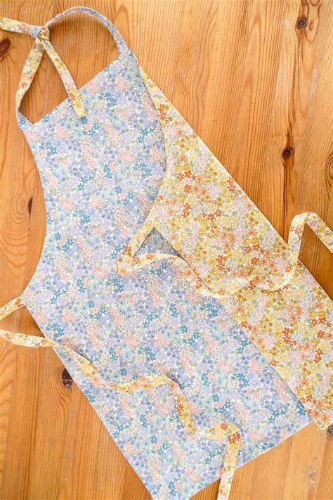 How To Make An Apron With Apron Pattern Makyla Creates Aprons Patterns Apron Sewing