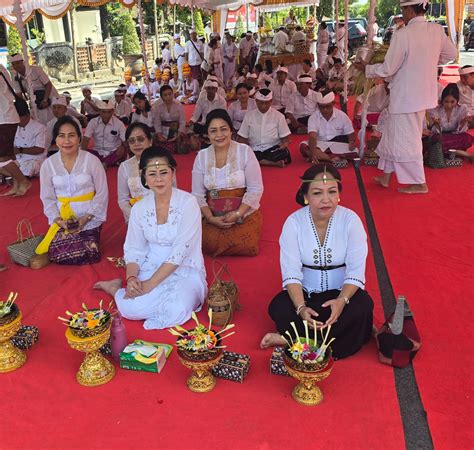 Kadis Dapd Hadir Dalam Kegiatan Bhakti Piodalan Dinas Arsip Dan