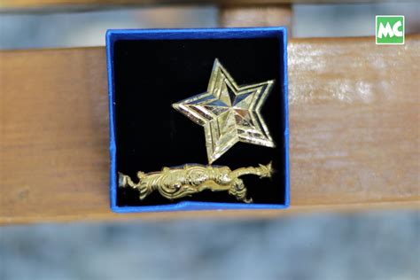 အဖိုး ဇော်ဦး ဆီက ရွှေရင်ထိုး နဲ့ ရွှေကြယ် အမွေရခဲ့တဲ့ ဩ