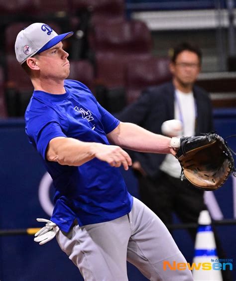 윌 스미스 옆으로 던진다[포토엔hd] 네이트 스포츠