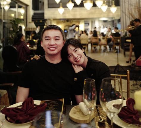 “ลุกซ์ ชาญวิทย์” น้องชาย “ใบเตย สุธีวัน” เคลื่อนไหวโพสต์ “หัวใจแตกสลาย” หลังพี่สาว พี่เขยถูกจับ