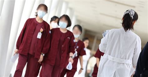 보건의료 노동자 40 의사 매우 부족의정갈등 전보다 15p↑