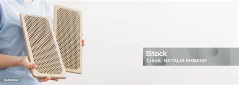 여성의 손은 손톱 사두 클로즈업 복사 공간 빛 배경으로 보드를 개최합니다 대체 의학 Mental Wellbeing에 대한 스톡 사진 및 기타 이미지 Mental