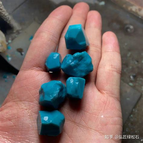 盘玩十年经验揭秘：绿松石为什么可以盘变色？怎么盘才能更好看？ 知乎