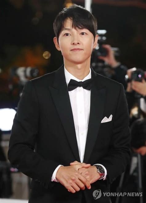 배우 송중기 영국인 여성과 교제설에 좋은 만남 중 종합 한국경제