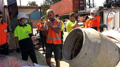 CPCCCM Erect And Dismantle Restricted Height Scaffolding Best Option Training RTO