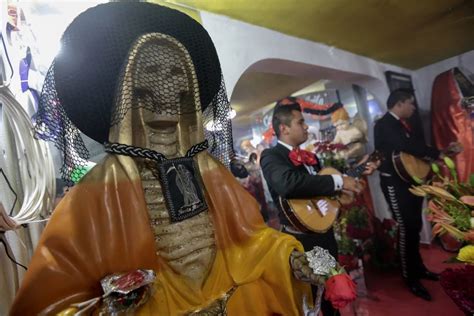 De La Adoración Al Fanatismo Así Fue Como La Santa Muerte Fue Adoptada