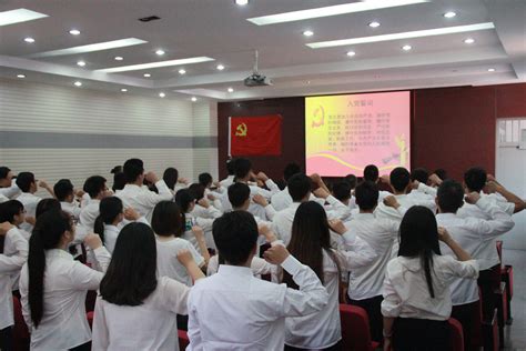 电子信息工程学院党委组织开展“迎七一”新党员宣誓暨老党员重温入党誓词活动河北工业大学信息工程学院