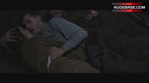 Rachel Weisz Shows Round Butt Enemy At The Gates Nudebase Com