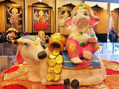 🕉️ พระพิฆเนศ ประทับโค 🕉️ เนื้อเรซิ่น ขนาดสูง 8 5 นิ้ว กว้าง 10 5 นิ้ว 💰 บูชา 3 200 บาท 💰 ‼️