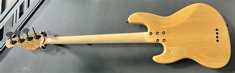 Devon 4 String Bartolini The Lowend Bass Shop