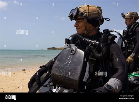 U S Marines With Amphibious Reconnaissance Platoon 31st Marine