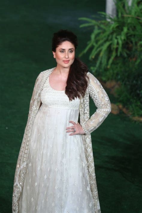 Lakme Fashion Week 2017 Kareena Kapoor Khan Stuns As Showstopper At