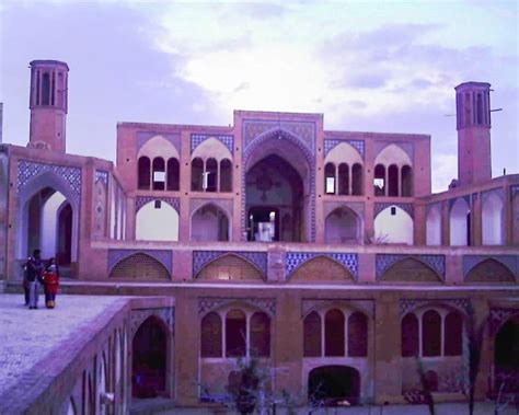 مسجد و مدرسه آقا بزرگ کاشان همه آنچه قبل از رفتن باید بدانید لست‌سکند