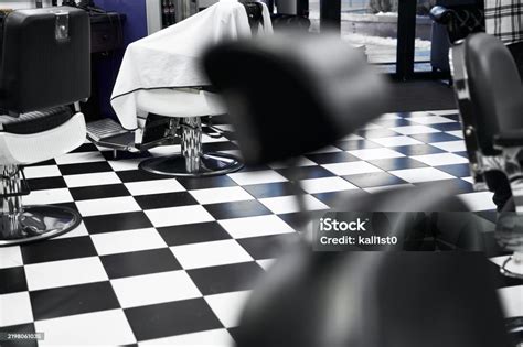 검은 색과 흰색 체크 무늬 바닥이있는 현대적인 이발소 인테리어 0명에 대한 스톡 사진 및 기타 이미지 0명 고객 디자인 Istock
