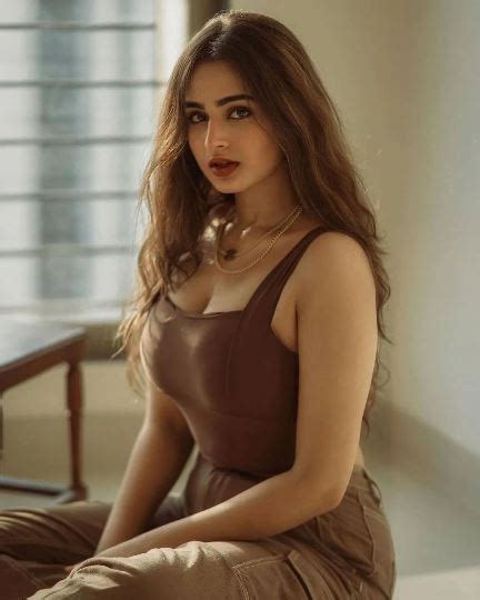 Ayesha Khan Hot And Stunning Pics