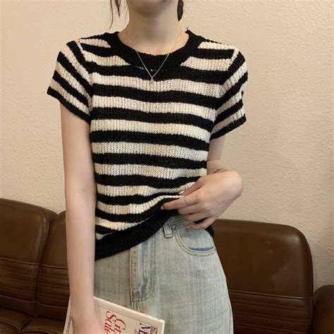 세인트룸 당일발송라운드넥 스트라이프 패턴 니트 티셔츠