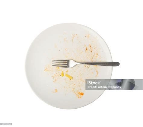 분리된 더러운 접시 저녁 식사 후 빈 그릇 점심 식사를 마친 후 흰 접시에 기름과 소스를 바르십시오 0명에 대한 스톡 사진 및 기타 이미지 Istock