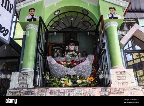 Altar En Honor A Jesús Malverde Que Es Venerado Como Santo El Cual