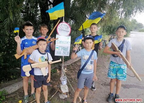 Житомир Info У селищі Житомирської області діти на власному блокпості тестують водіїв на
