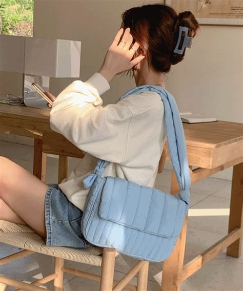 가벼운 나일론 퀼팅 패딩백 구름백 크로스백 가방 에이블리