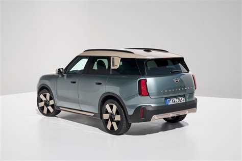 The 2025 Mini Countryman Debuts With More Space And Bolder Style Edmunds