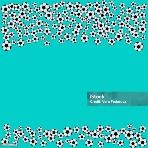 축구 공 색종이 프레임 텍스트 위한 공간 민트 녹색 배경에 축구 파티 초대 템플릿입니다 스포츠 챔피언십 개념 벡터 일러스트입니다