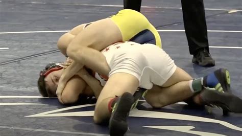 College Wrestler Bulge 日本語で