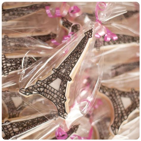 Eiffel Tower Cookies By Heavenly Cakes