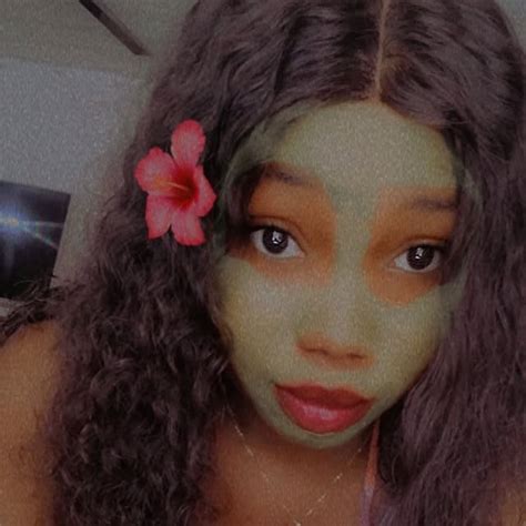 I Am A Weirdo Goodgirllori • Threads Say More