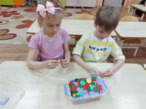 Много игрушек в детском саду, Наши игрушки стоят на виду: Кот в сапогах ...