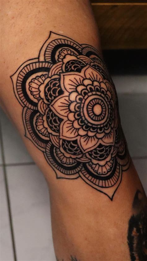 Knee Mandala Tattoo Ideas