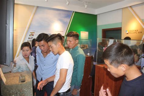 Мөрөөдөл 6 дугаар сургуулийн ахлах ангийн сурагчдад Монгол Улсын баатар эмэгтэй Т Борын музейг