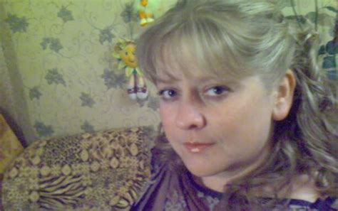 У сімнадцять років через старшу сестру мене виrнали з дому а тепер