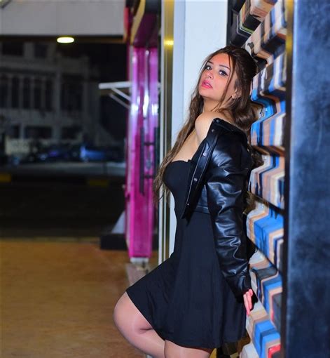 أنا لي لي مش آلاء مذيعة دينية وداعية تصدم متابعيها بخلع الحجاب