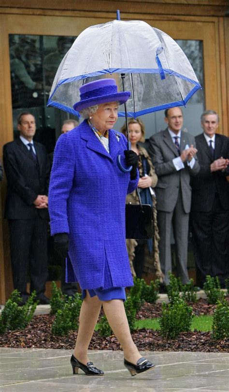 梅雨に傘を新調するならイギリス王室愛用ブランドがおすすめ フロントロウ 海外セレブ情報を発信