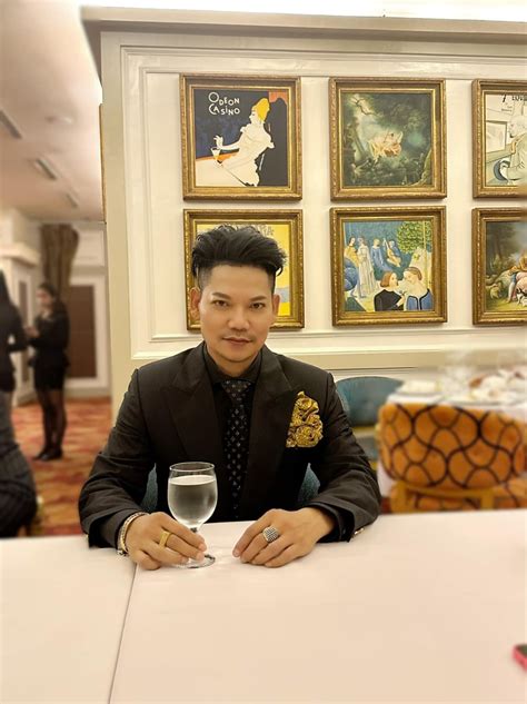 √ បទថ្មីរបស់ឧកញ៉ា ព្រាប សុវត្ថិ «កុលាបមានបន្លា មានទាំងអ្នកសរសើរ និងរិះគន់