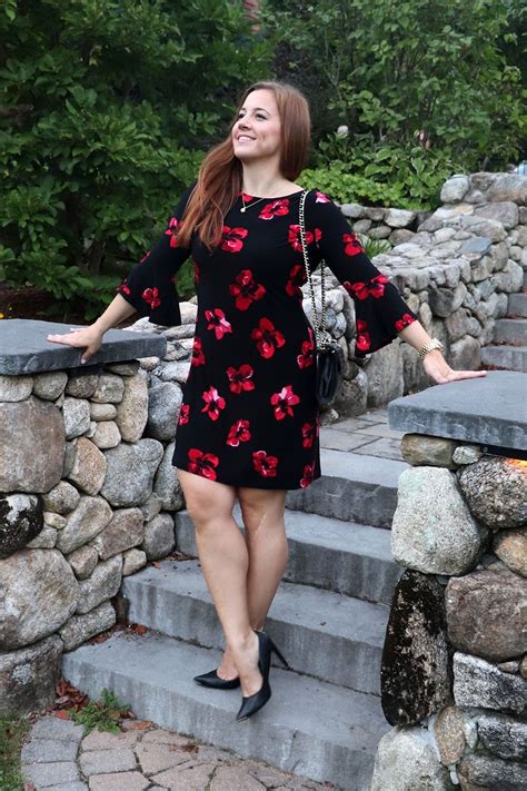 Fitted Floral Dress For A Fall Day Out Floral Dress Fall Fashion