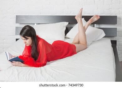 Sexy Girl Red Peignoir Writing Notebook库存照片 Shutterstock