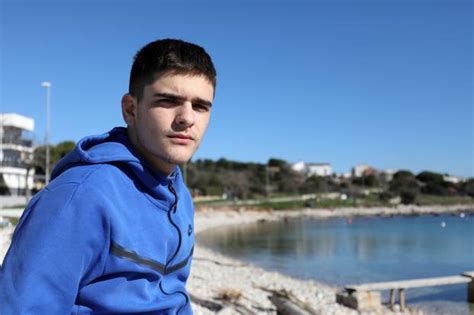 Svoju Stipendiju Ivan Poklonio Djevojci Bez Roditeljske Skrbi Postoji Nešto Važnije Od Novca