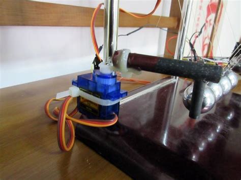 Automated Newtons Cradle