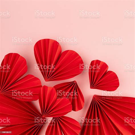 빨간 종이 갈비뼈 하트축제 발렌타인 데이 배경 상단 보기 복사 공간 사각형 클로즈업으로 부드러운 밝은 분홍색 배경에 비행 0명에 대한 스톡 사진 및 기타 이미지 Istock